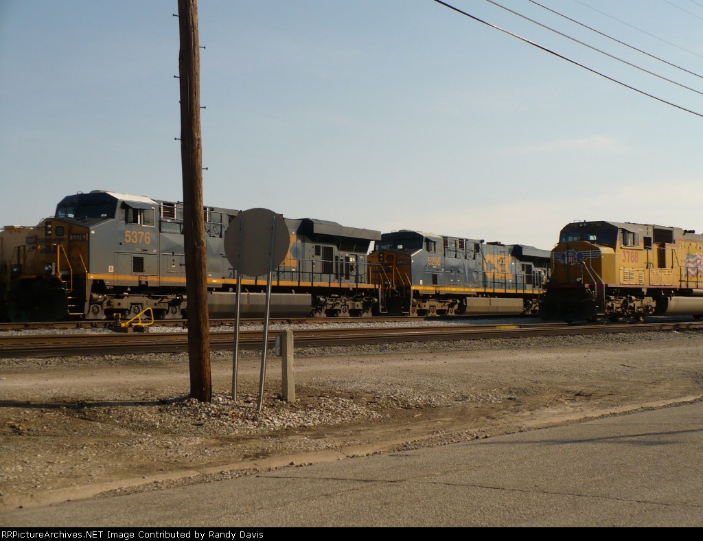 CSX 5376, 5266 & UP 3788